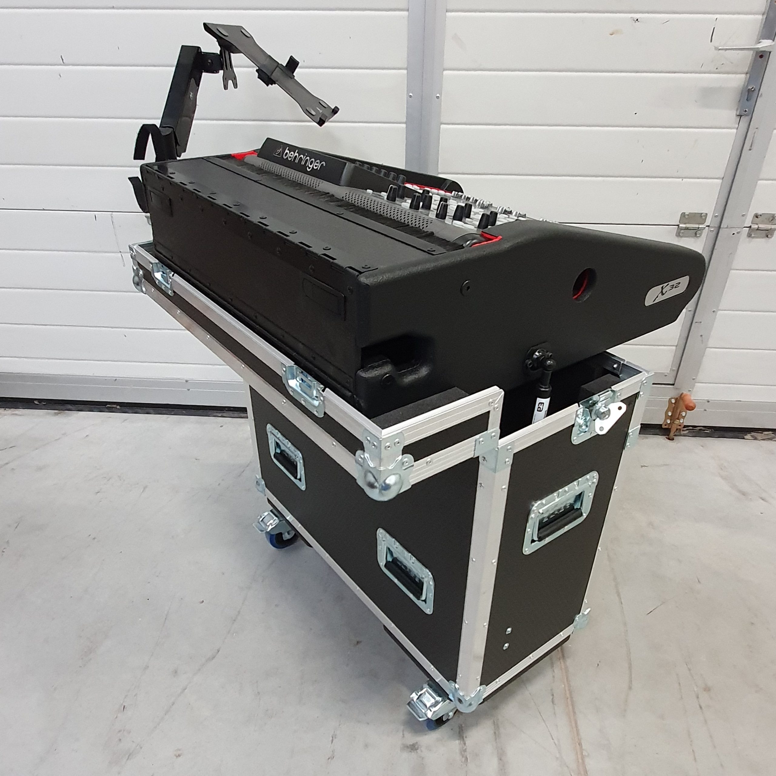 ProX Flip-Ready Easy Retracting Hydraulic Lift Case for Behringer BX32 ...