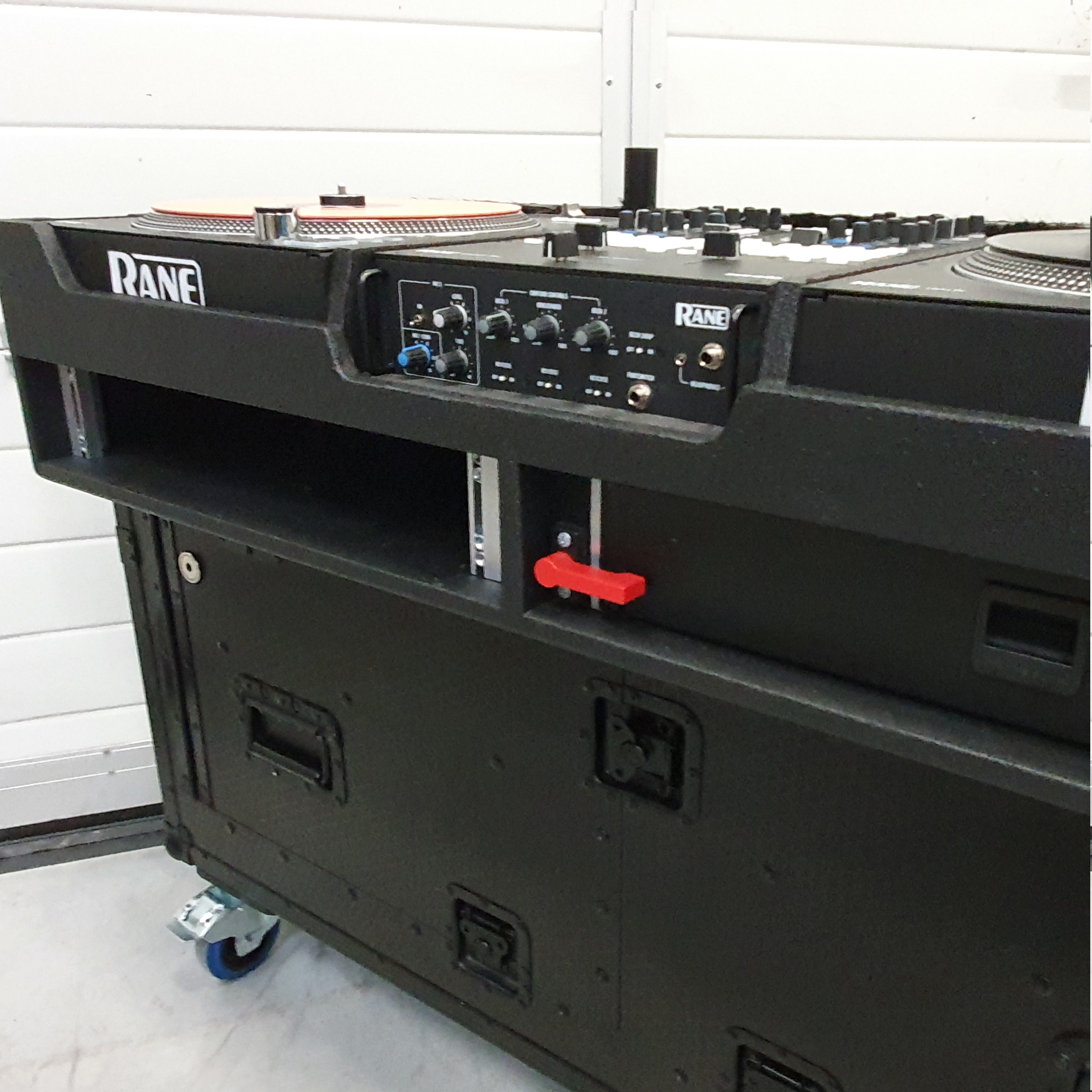 Flip-Ready Easy Retracting Hydraulic Lift Case for RANE Twelve Seventy ...