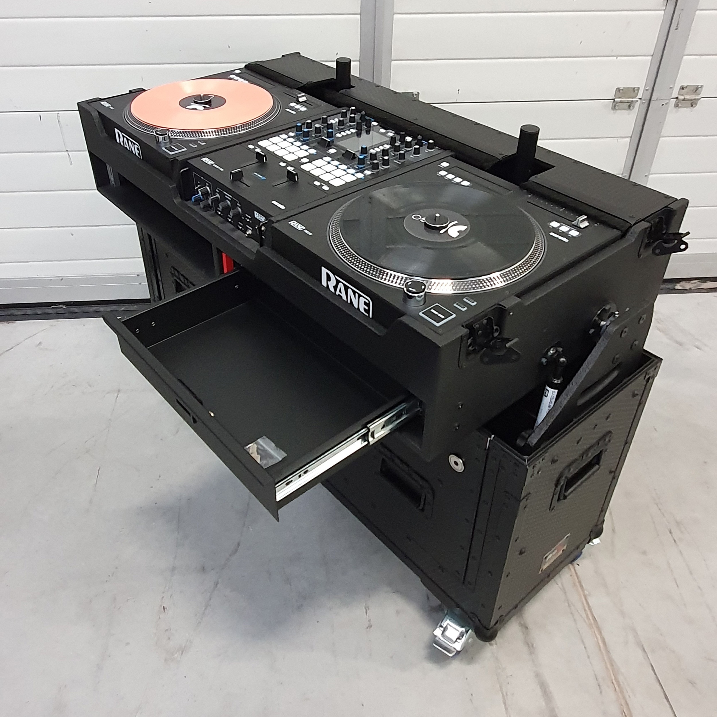 Flip-Ready Easy Retracting Hydraulic Lift Case for RANE Twelve Seventy ...