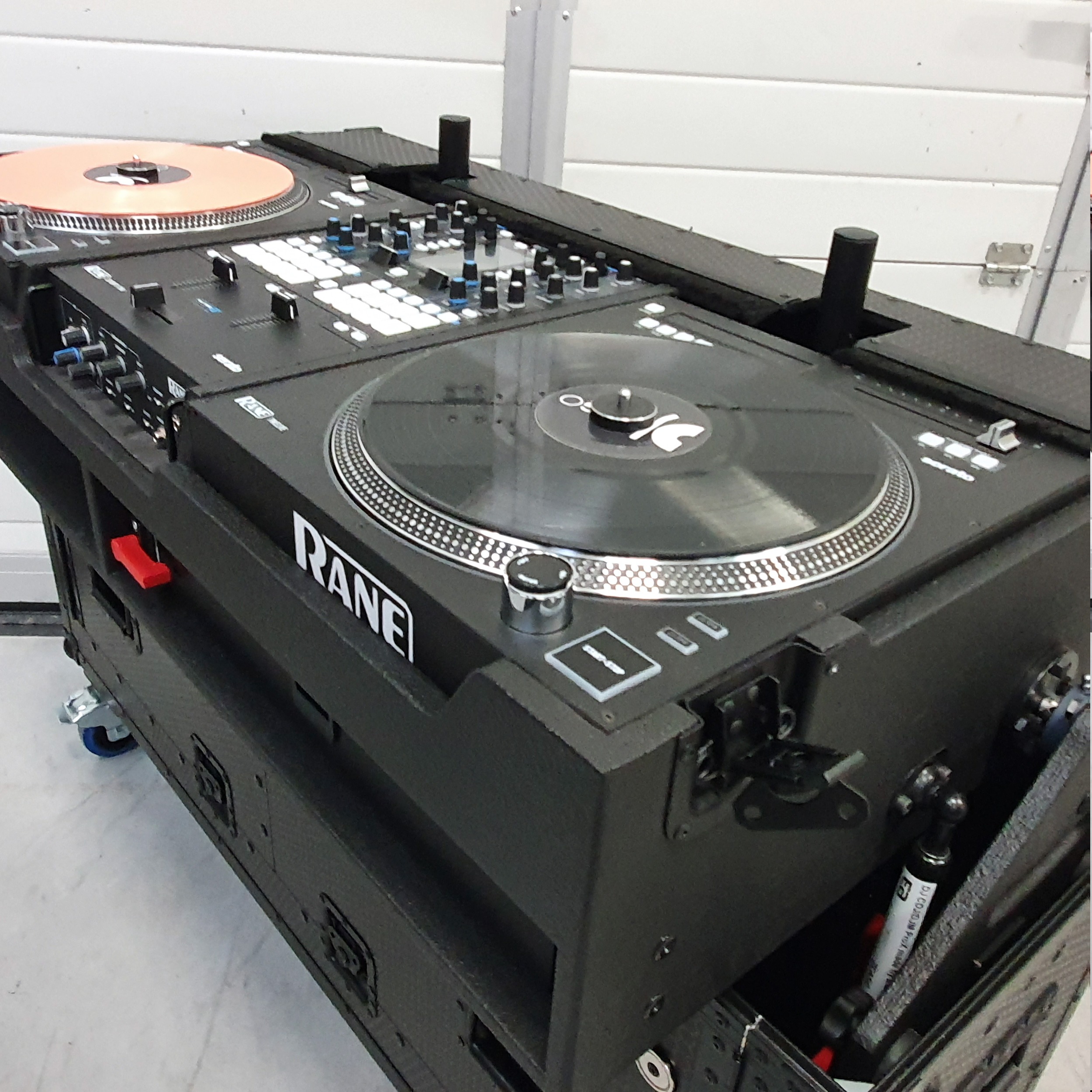 Flip-Ready Easy Retracting Hydraulic Lift Case for RANE Twelve Seventy ...